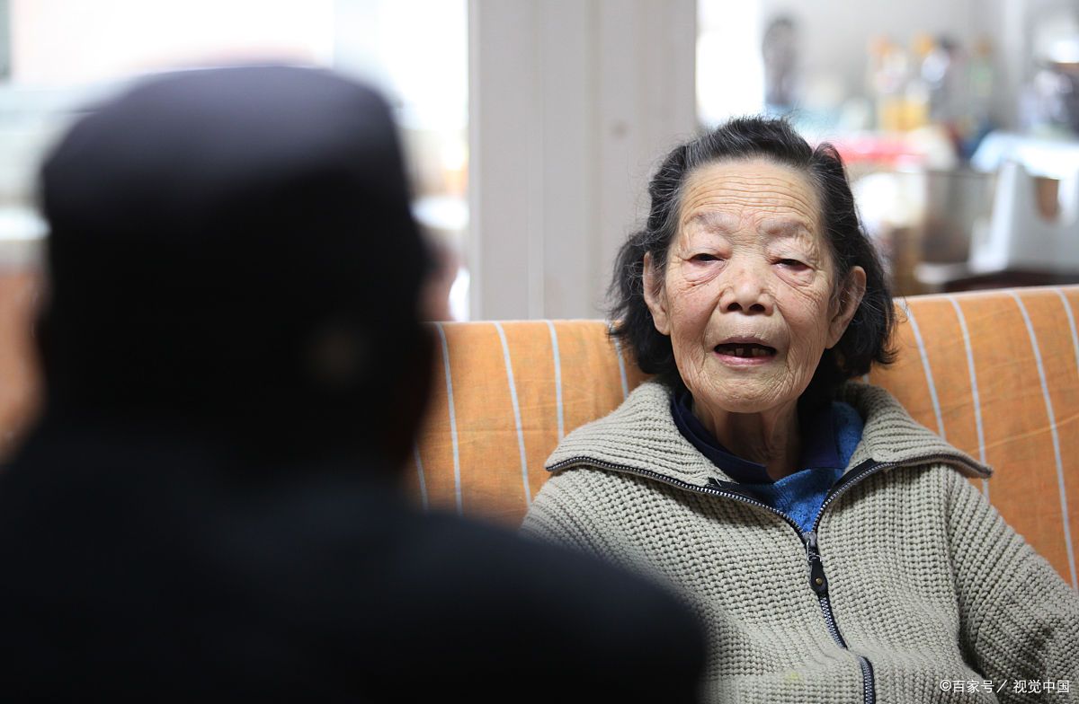80多岁两位老人住一起,共同出钱,共同养老!而结果有些尴尬!